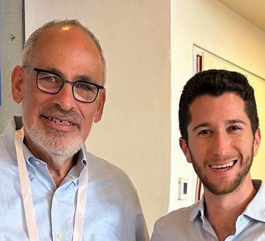 המרגל 1: עו"ד אסף שמואלביץ' (31) הוא המרגל ג'יימס בונד שחדר לחדרים ...